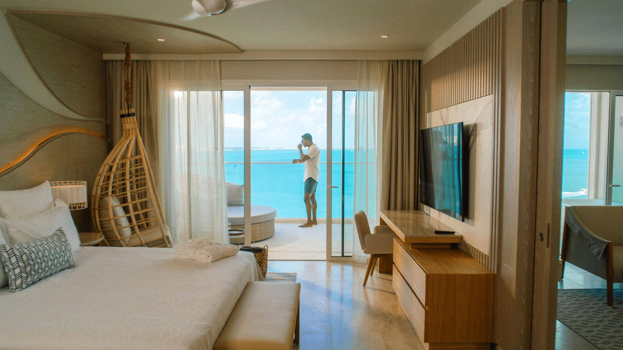 How Hotels Should Respond to Reviews (With Examples)